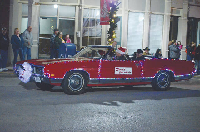People line the streets of Georgetown for annual Christmas Parade | The ...